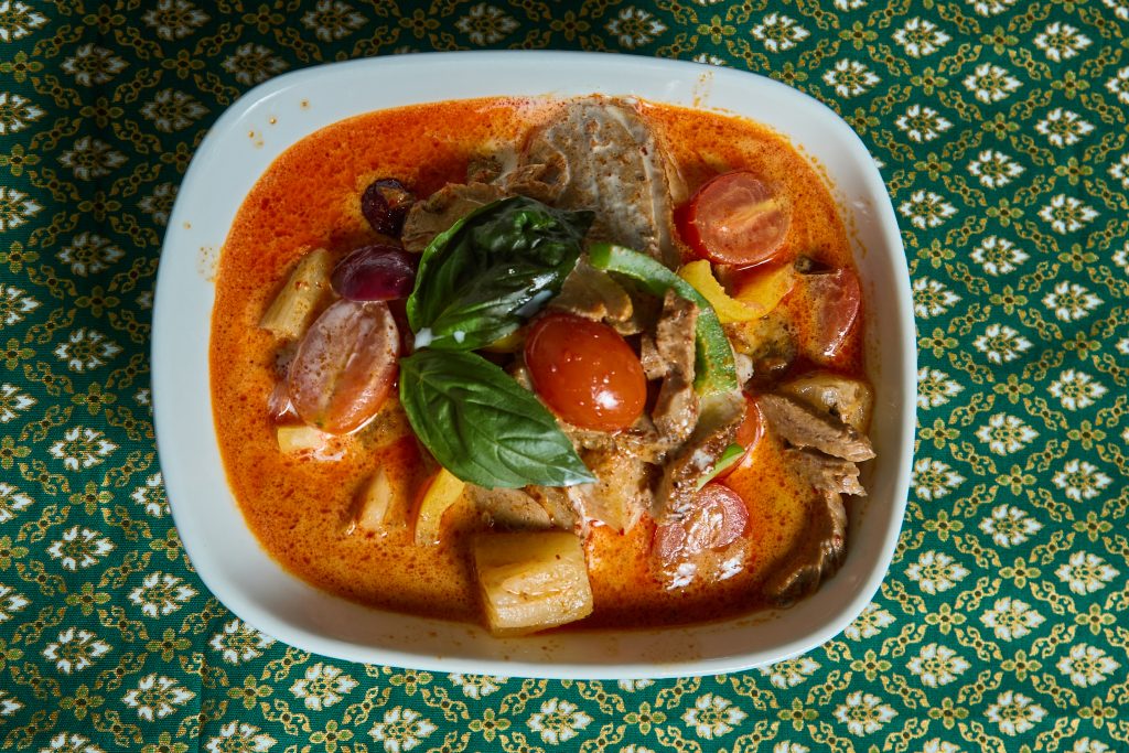 33. Gaeng Ped Pet Yang Spicy - Thai Silk Djursland